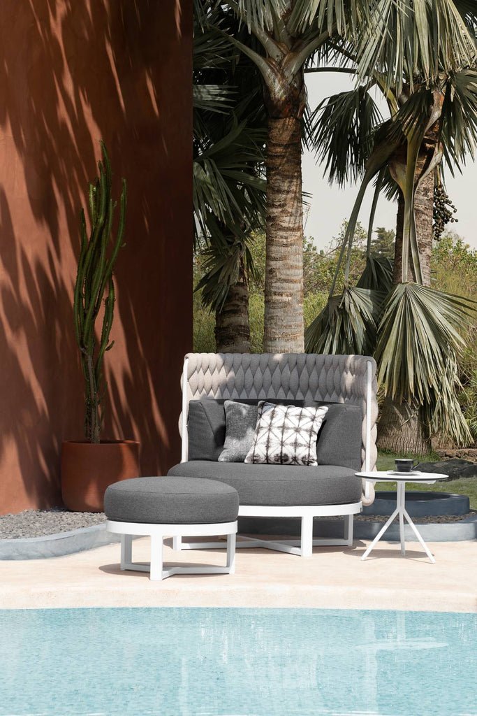 MUNIA NAYA Lounge Chair (High Back)